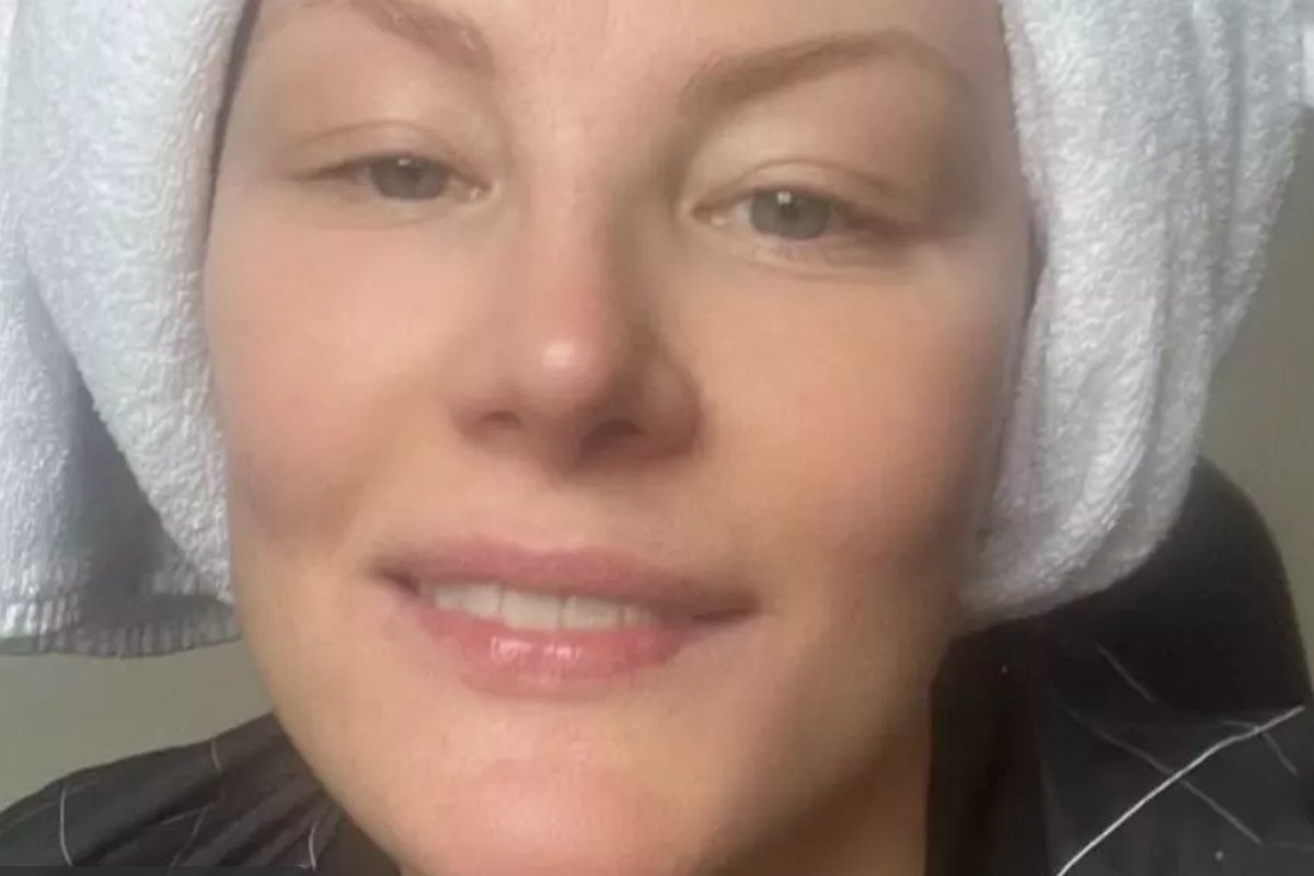 Литвинова ошарашила Сеть откровенным фото топлес из гримерки - TOPNews.RU